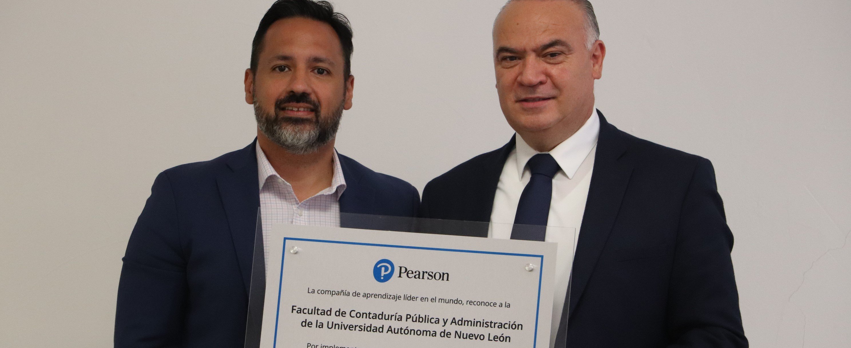 UANL y Pearson firman acuerdo para la certificación de soft skills